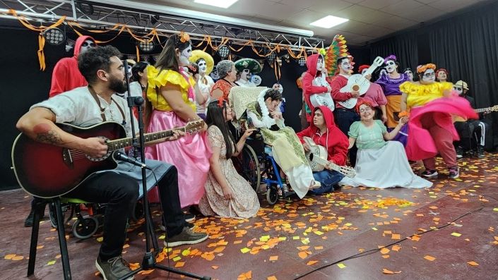 En Peñaflor se presentó obra musical inclusiva inspirada en la película ...